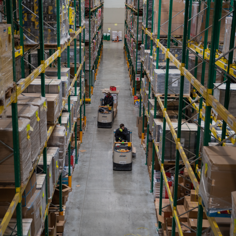 Découvrez les coulisses de notre logistique chez Feu Vert - Feu Vert